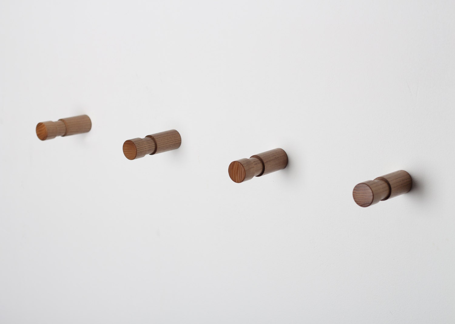 Wooden Wall Hooks Set of 4 / Bathroom Hangers / Minimalistic - Etsy