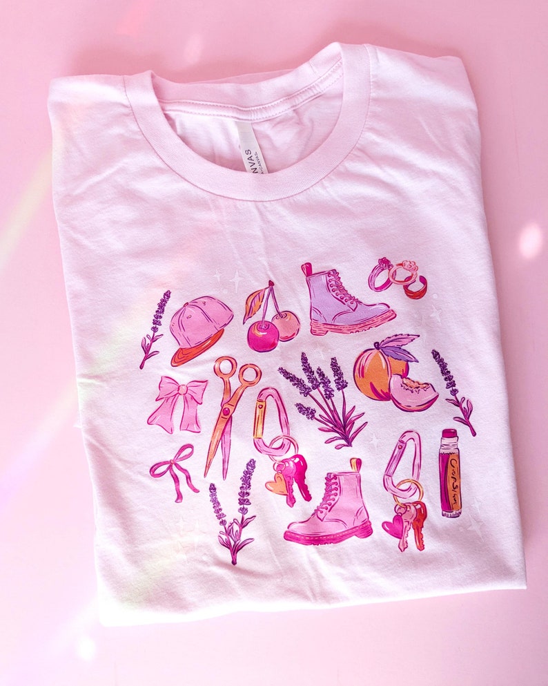 Lesbian Icons Graphic T-shirt / Light Pink Shirt / LGBTQ Pride Apparel ...