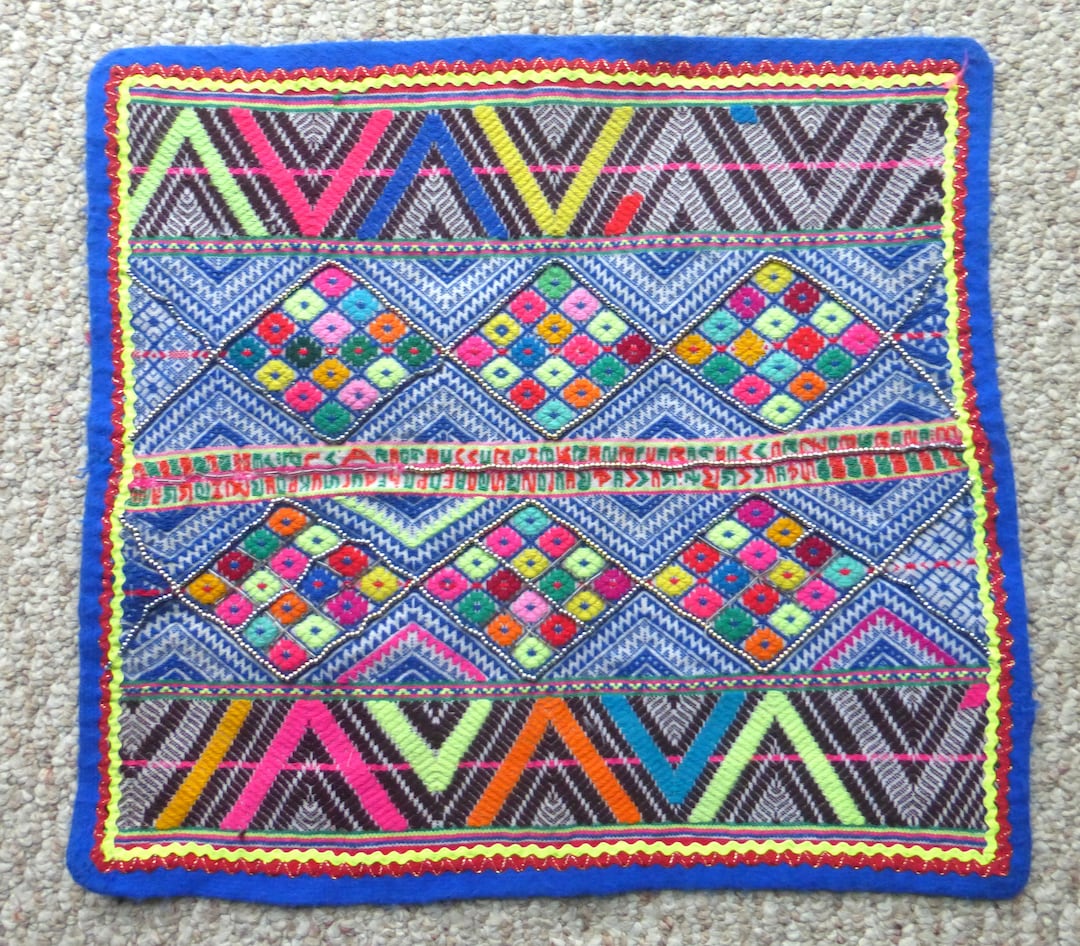 Peruvian Aguayo Mesa Cloth: Handwoven Andean Textile (17.5 X 16.5 ...