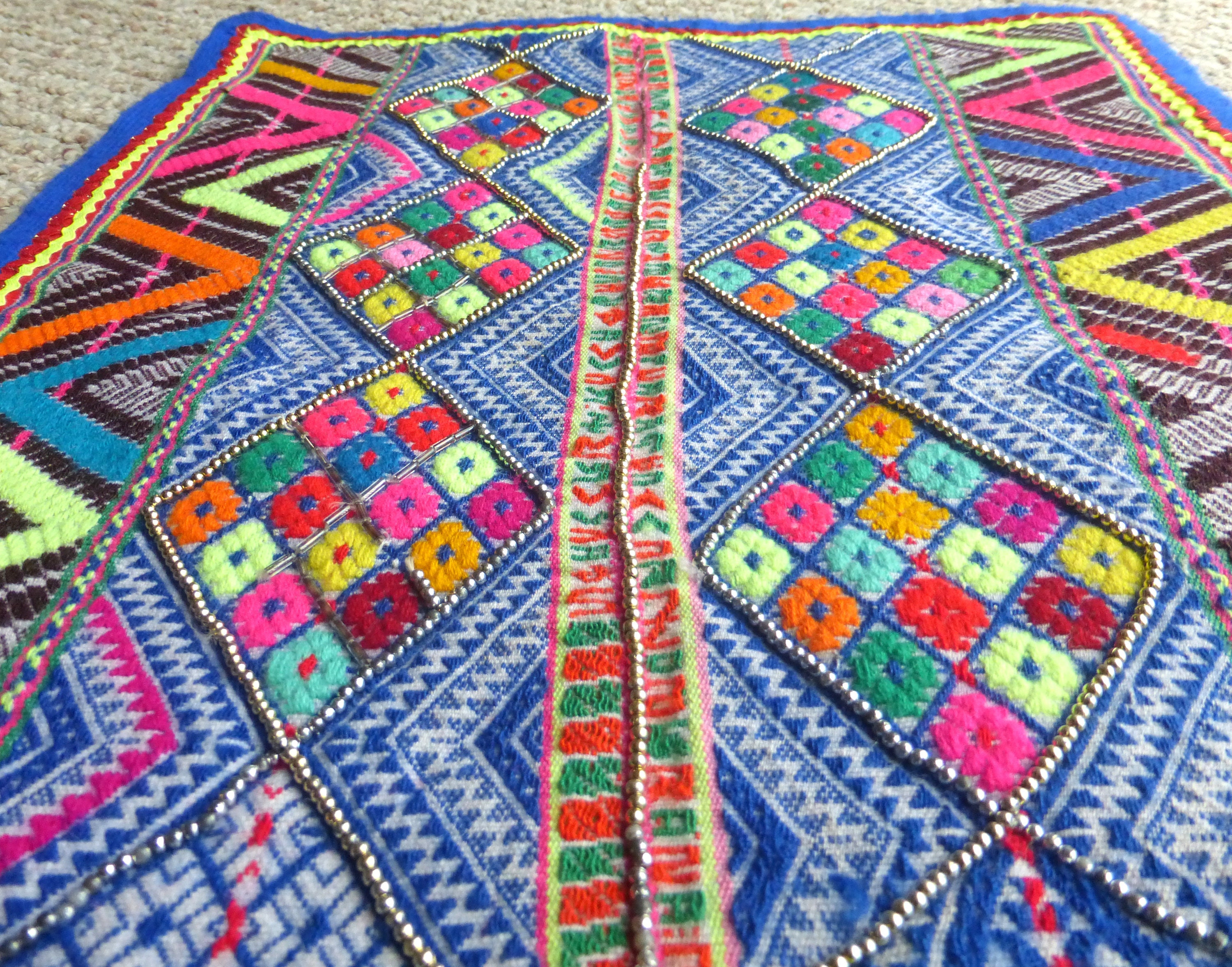Peruvian Aguayo Mesa Cloth: Handwoven Andean Textile (17.5 X 16.5 ...