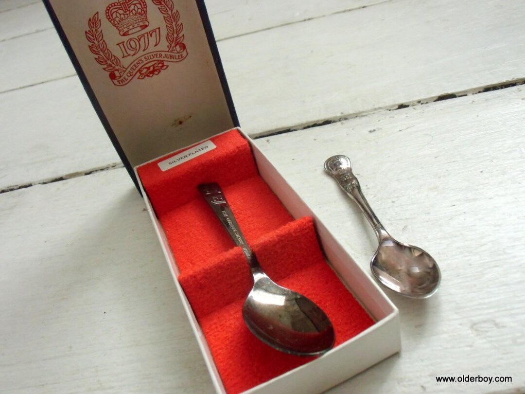 Collectible Teaspoons 1977 1953 Queen's Elizabeth 1953 Coronation 1977 ...
