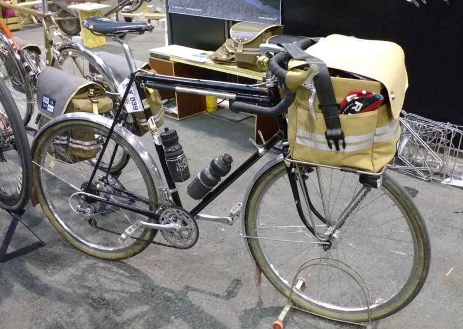 Waxed Canvas Porteur Bag Square - Etsy