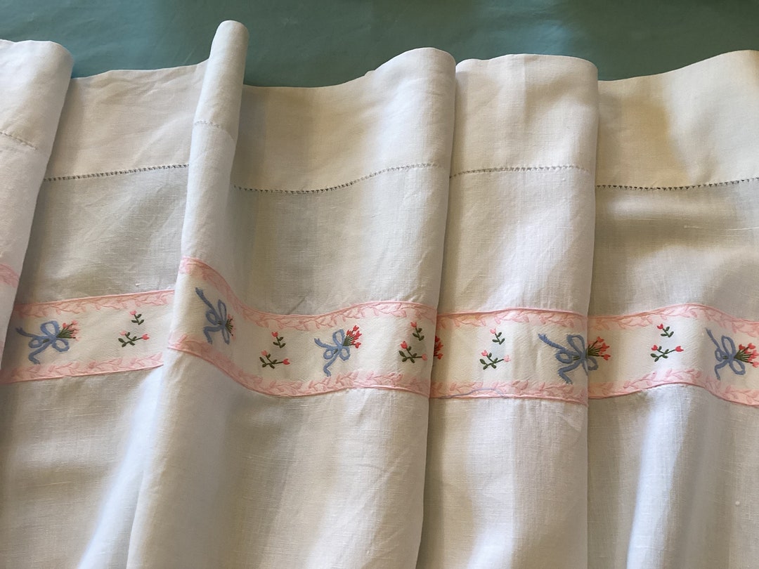 Vintage French Very White Sheet With Roses and Bows Detail in Perfect ...