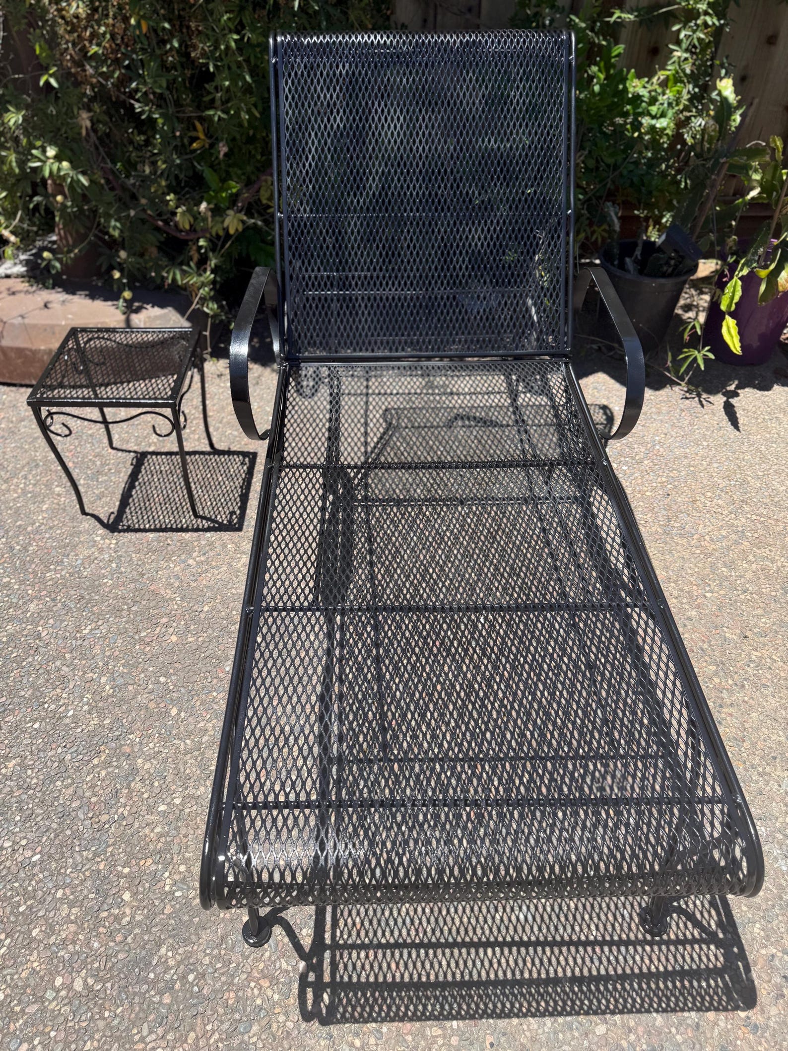 1 Russell Woodard Vintage Chaise Lounge Chair and Side Table, Circa ...
