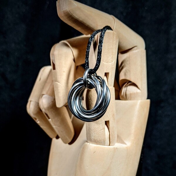 Mobius Fidget Necklace - Etsy
