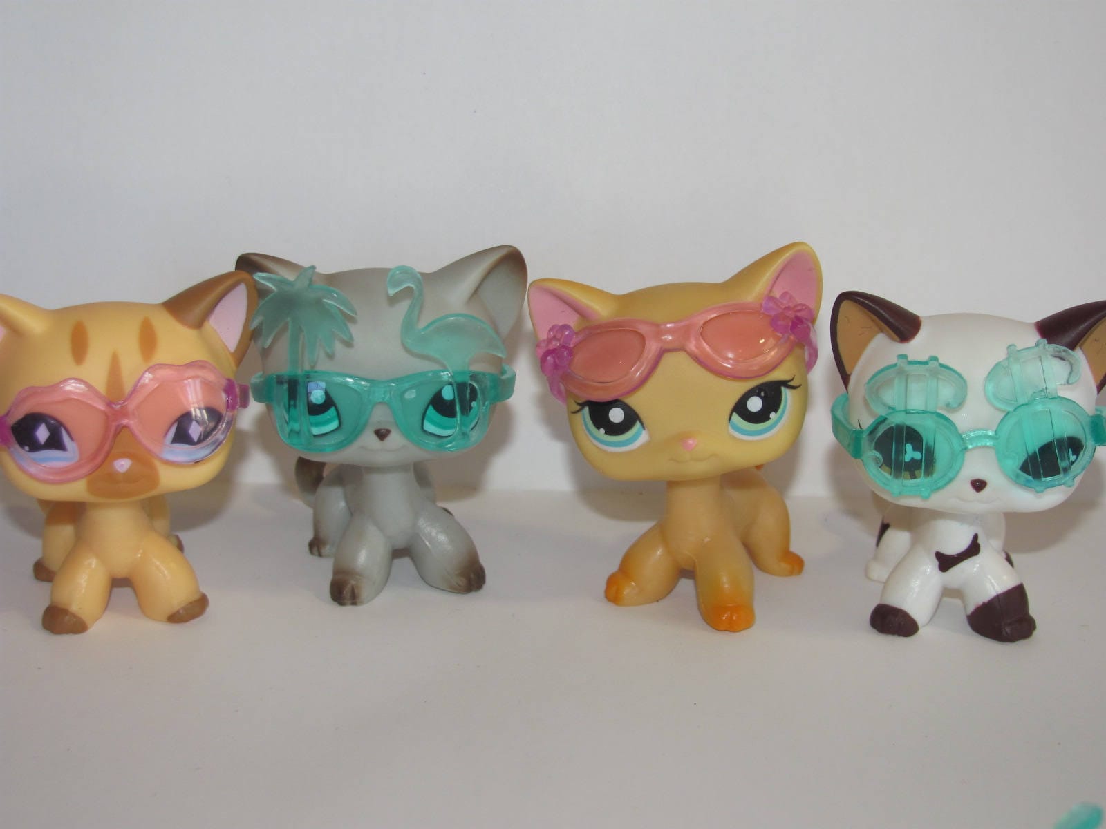 Littlest Pet Shop Clothes Lps Accessories *cat/dog Not Included *2pair ...