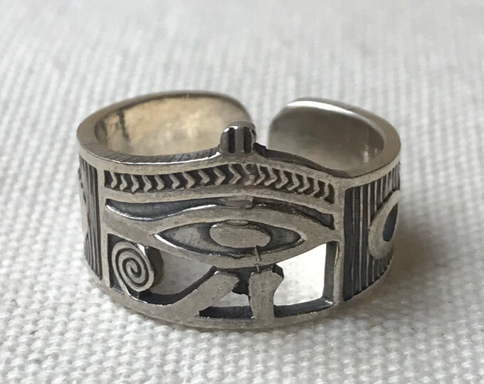 Eye of Horus Silver Ring Handmade in Cairo - Etsy