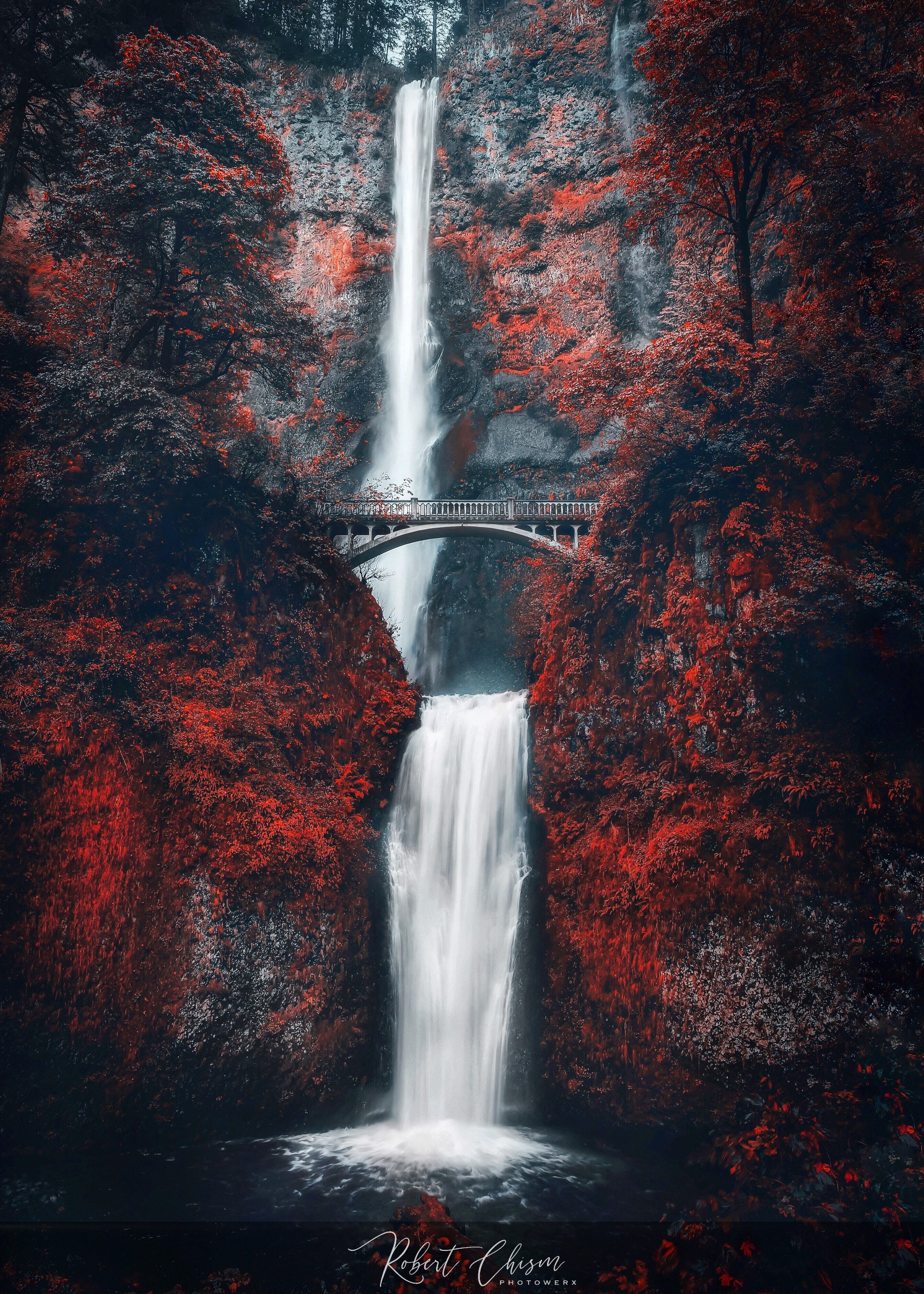 Multnomah Falls, OR. Red Fall creative interpretation - Etsy.de