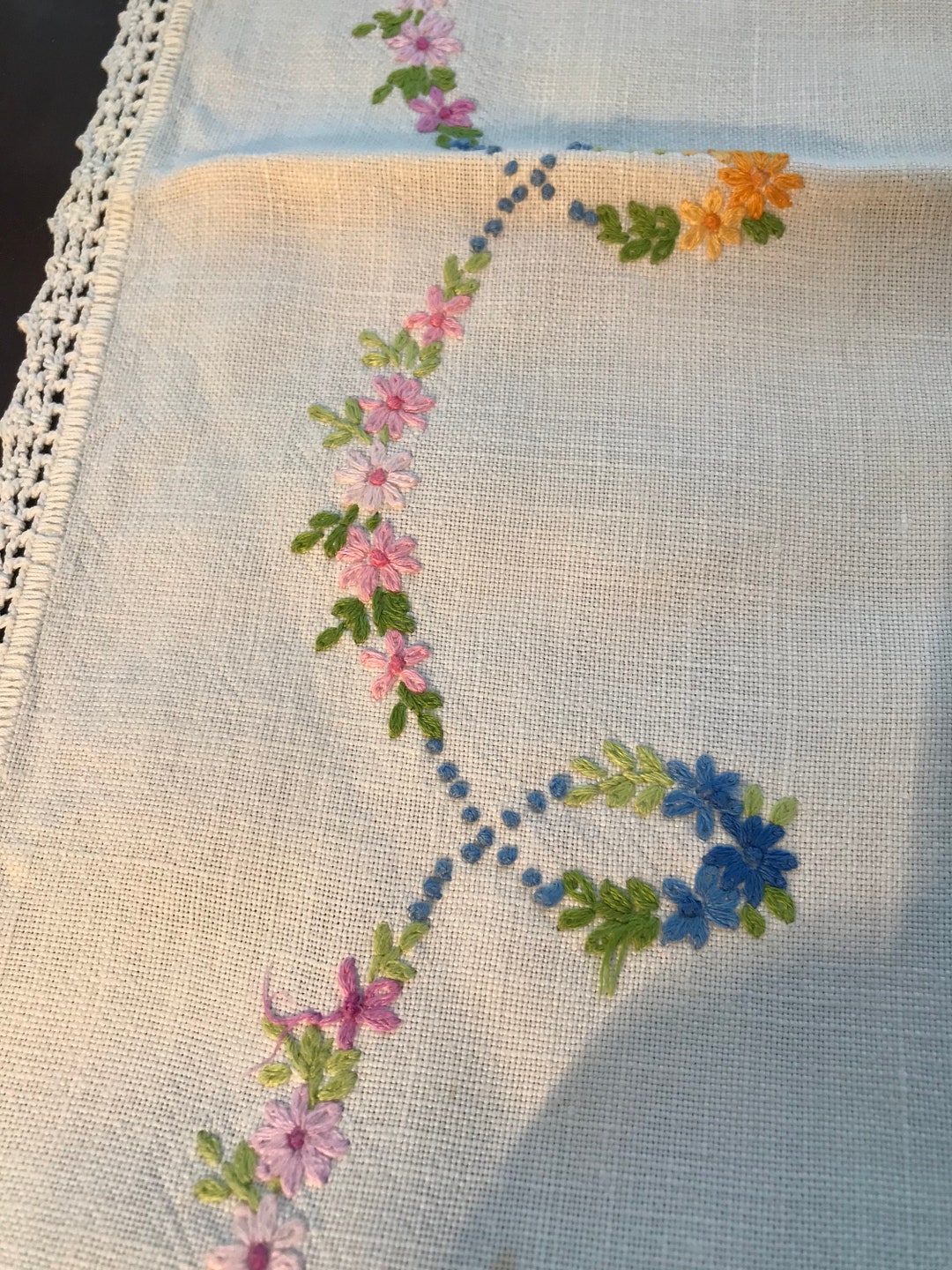 Beautiful Vintage Handmade Table Runner Embroidered With Crocheted ...