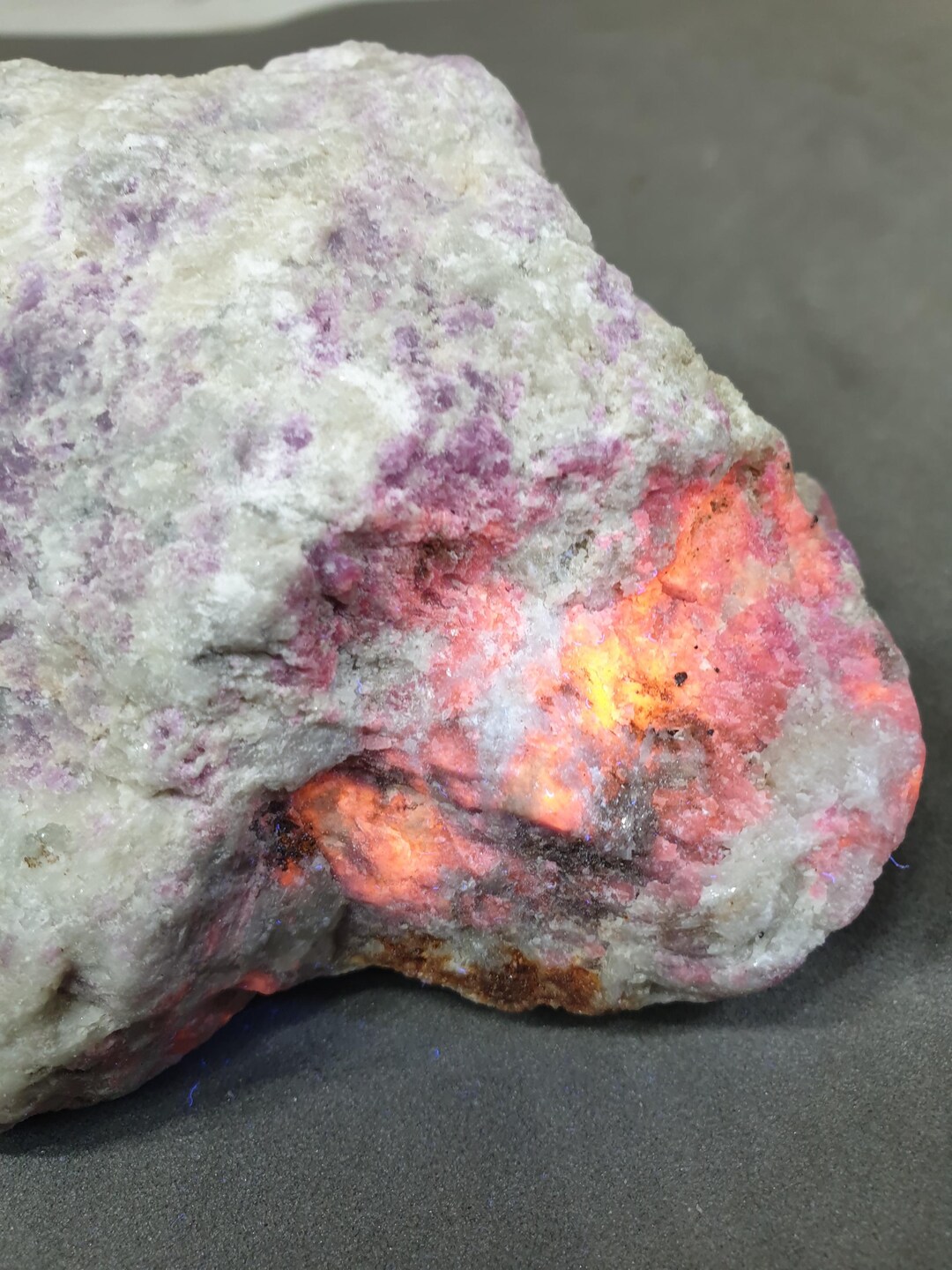 Extremely Rare Natural Hackmanite Raw Color Change Under Uv Light ...
