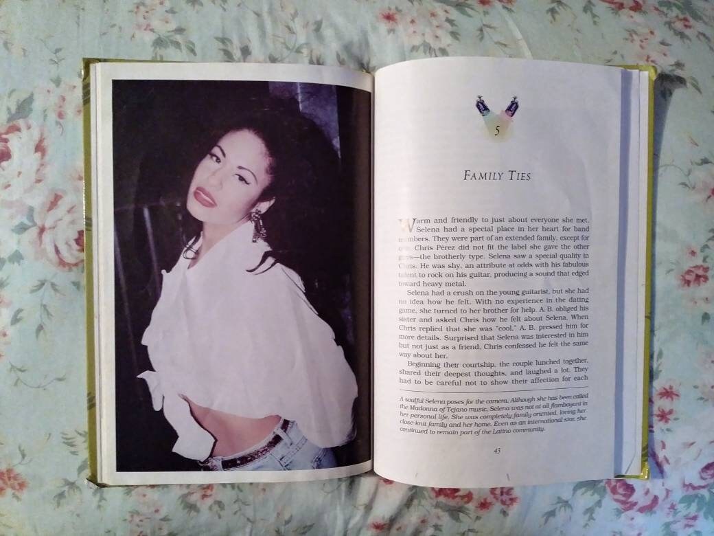 Selena, Latinos in the Limelight Chelsea House Publishers Selena ...