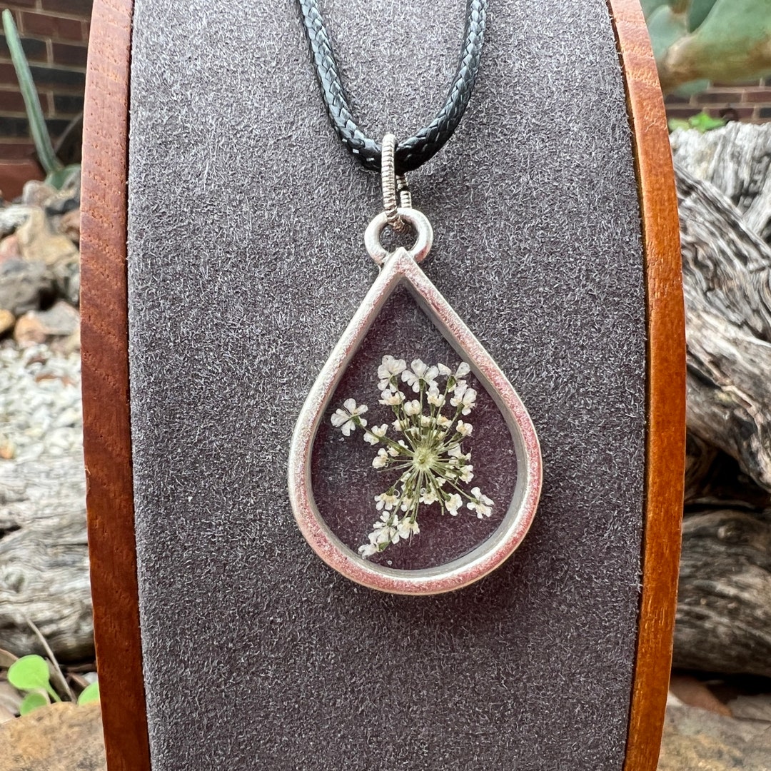 Handcrafted Real Floating Wild Queen Anne's Lace in Resin Pendant ...