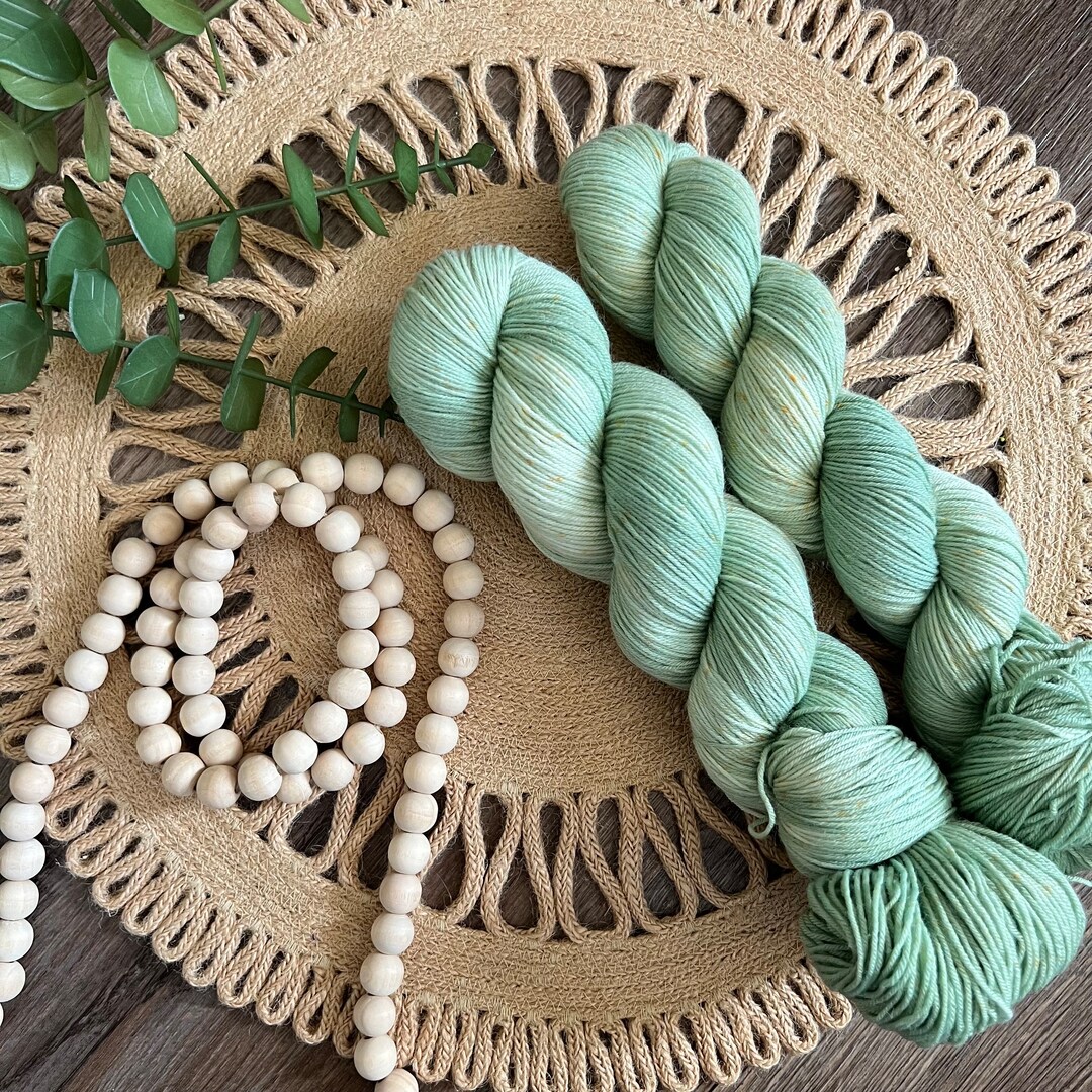 SEA MOSS Hand Dyed Tonal Light Green With Speckles Yarn on Fingering ...