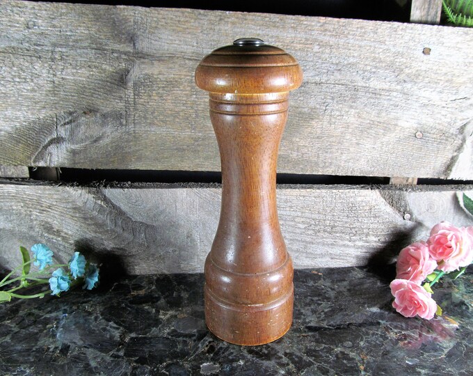 Tall Wooden Salt Shaker Vintage Home Farmhouse or Restaurant - Etsy