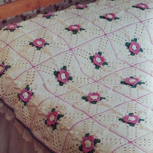 Vintage Crochet A Bed of Flowers Bedspread Granny Motif Instant ...