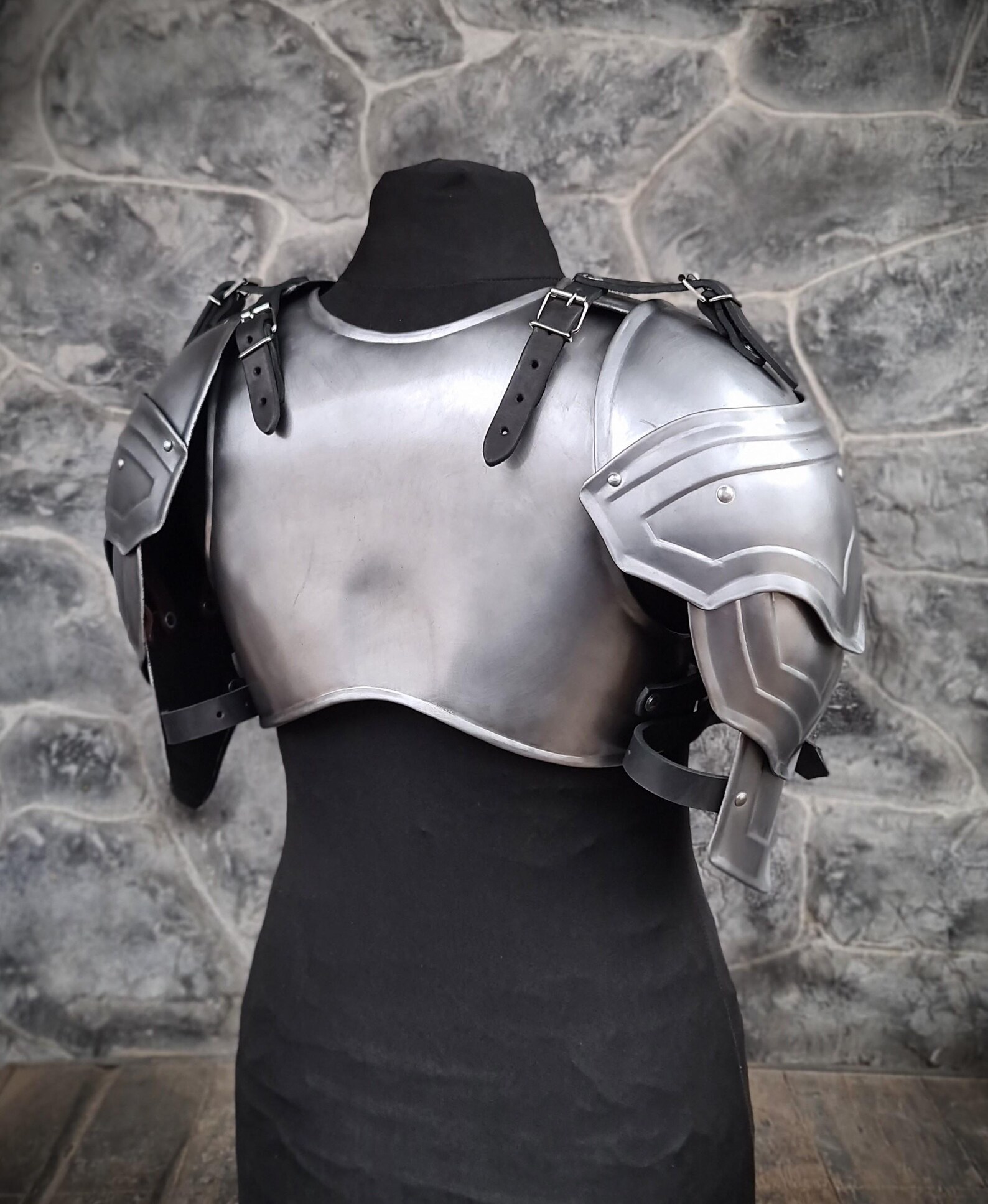 Handcrafted Steel Cuirass and Shoulders: Medieval Valkyrie Armor - Etsy