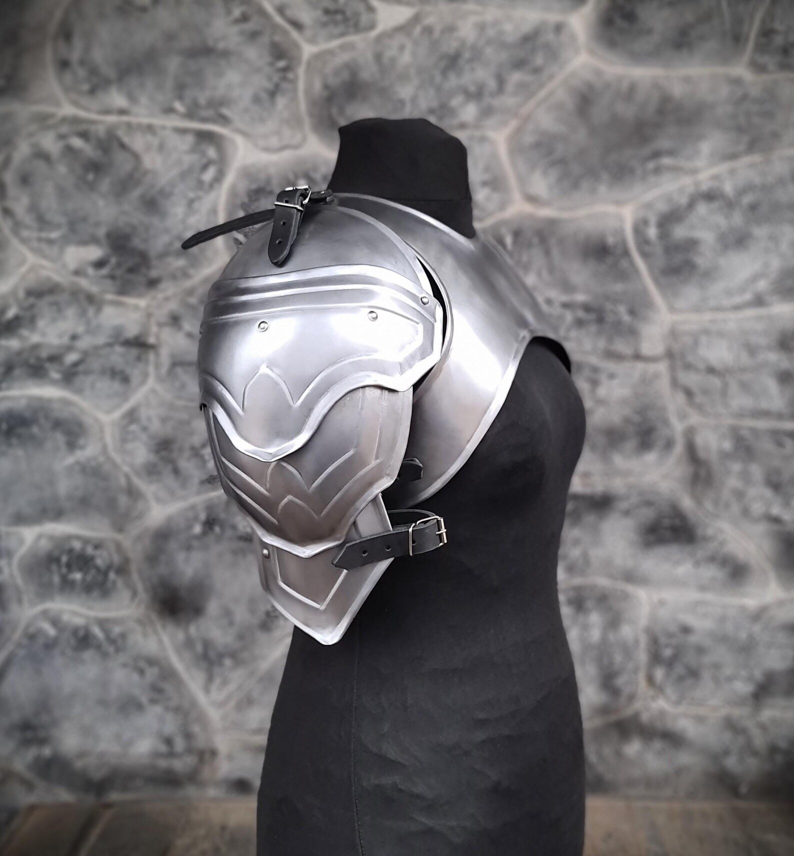 Handcrafted Steel Cuirass and Shoulders: Medieval Valkyrie Armor - Etsy
