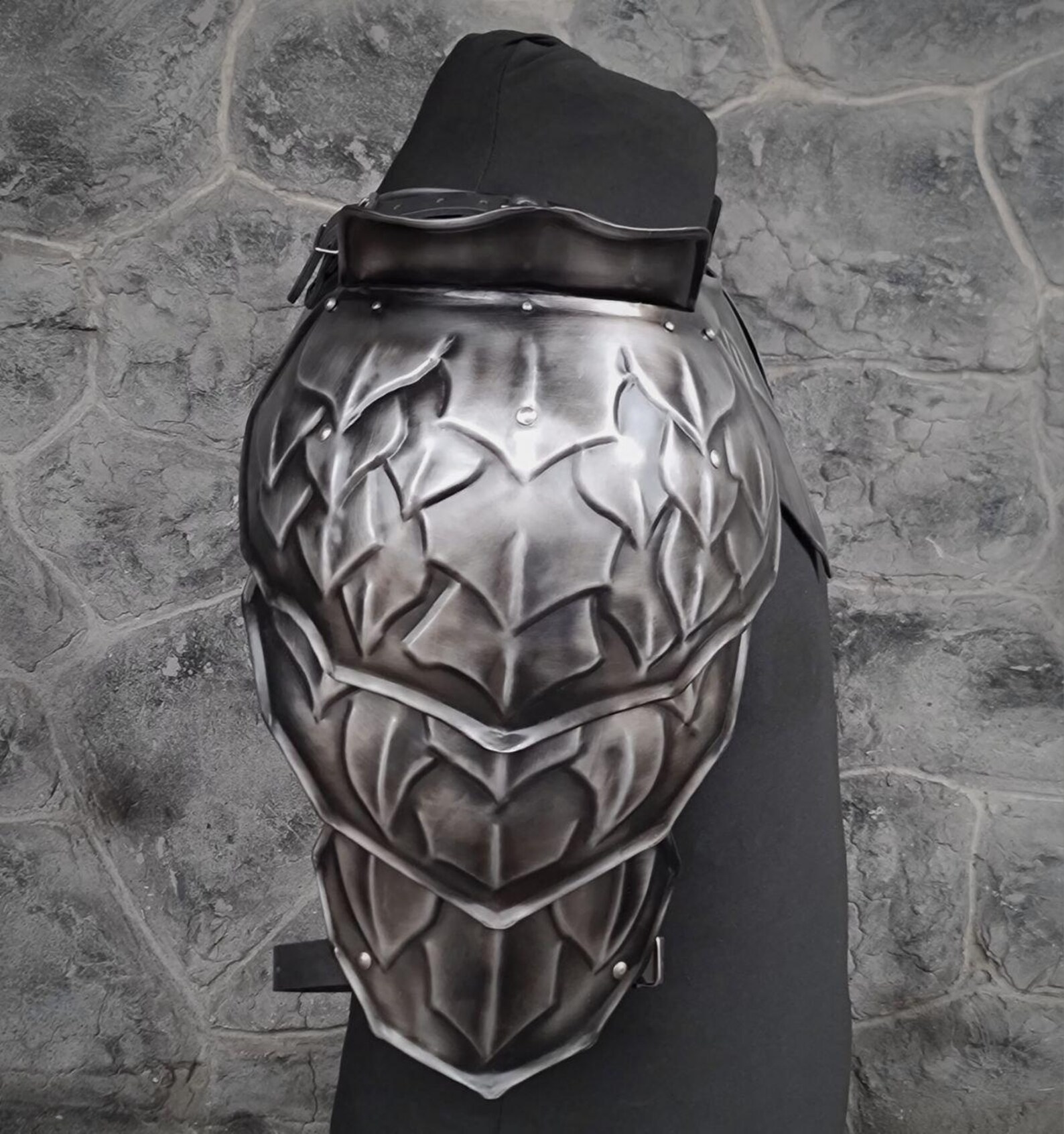 Dragon Scale Steel Pauldrons & Gorget: Warrior LARP Cosplay Armor - Etsy