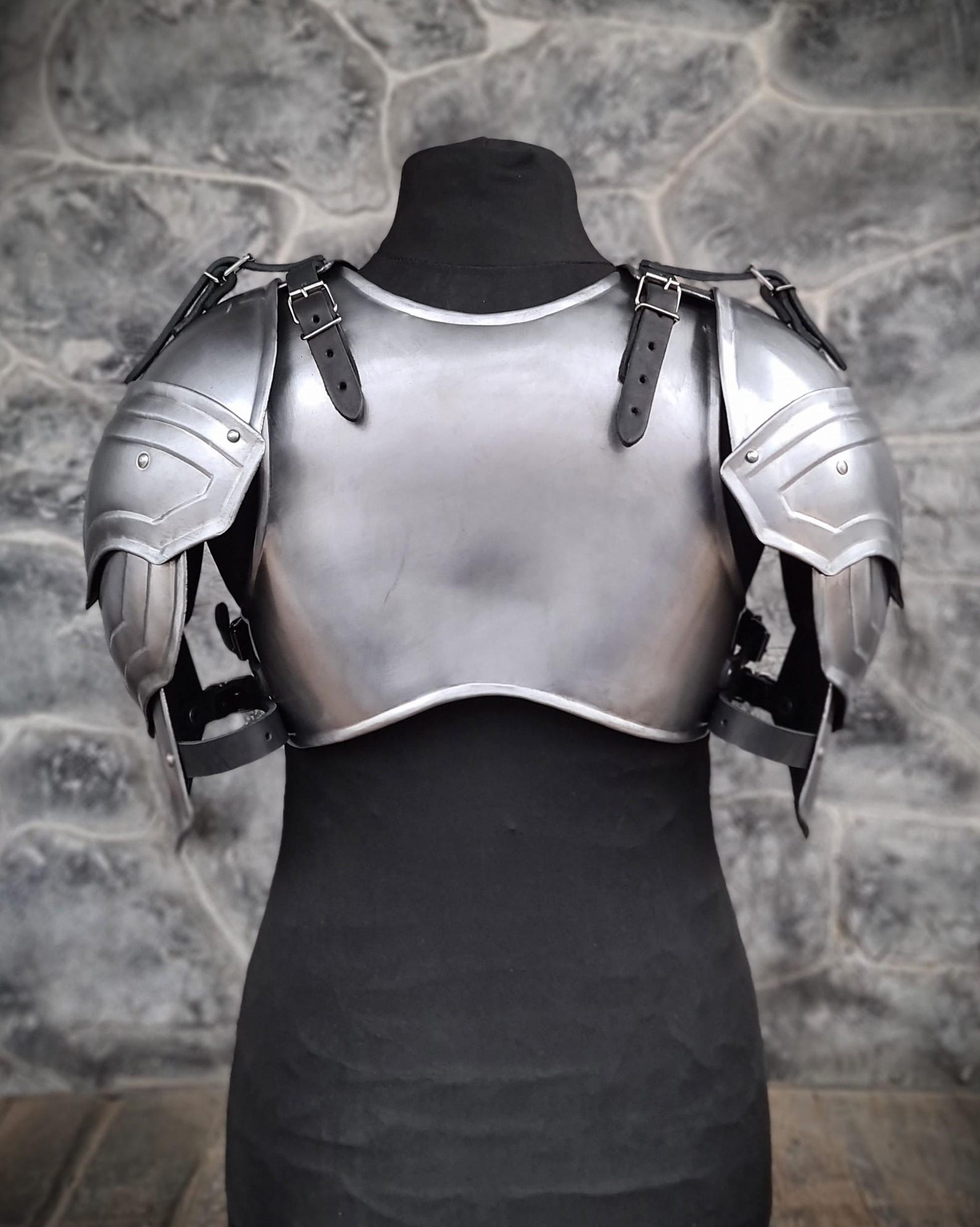 Handcrafted Steel Cuirass and Shoulders: Medieval Valkyrie Armor - Etsy