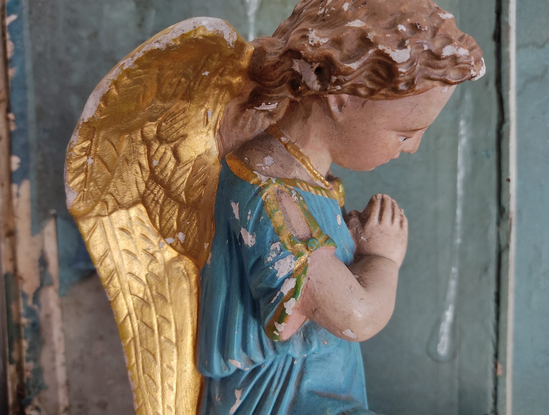 Praying Basilica Angel Statue