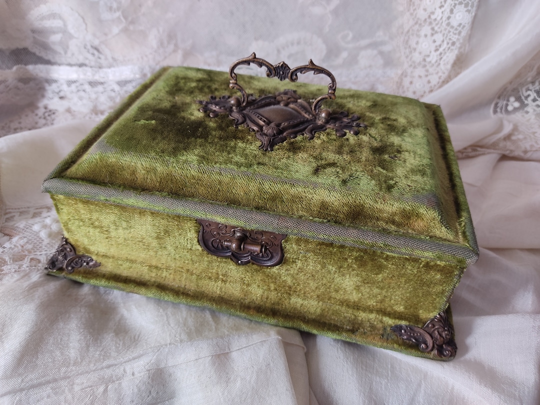 Antique Green Velvet Box, Glove Box, Brocante Vintage Velvet Box ...