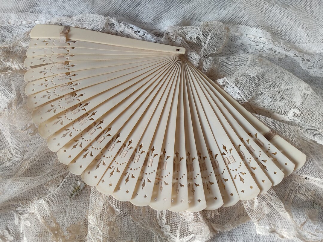 ANTIQUE Small Vintage Fan FAN Hand Fan Pocket Fan Boudoir French Shabby ...