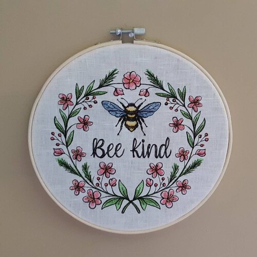 Bee Embroidery Hoop Art - Etsy