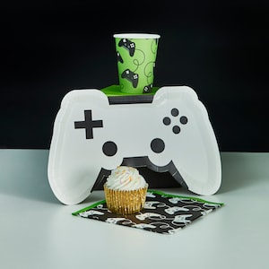 Game Controller Party Plates - Video Game Birthday Decorations, Level ...