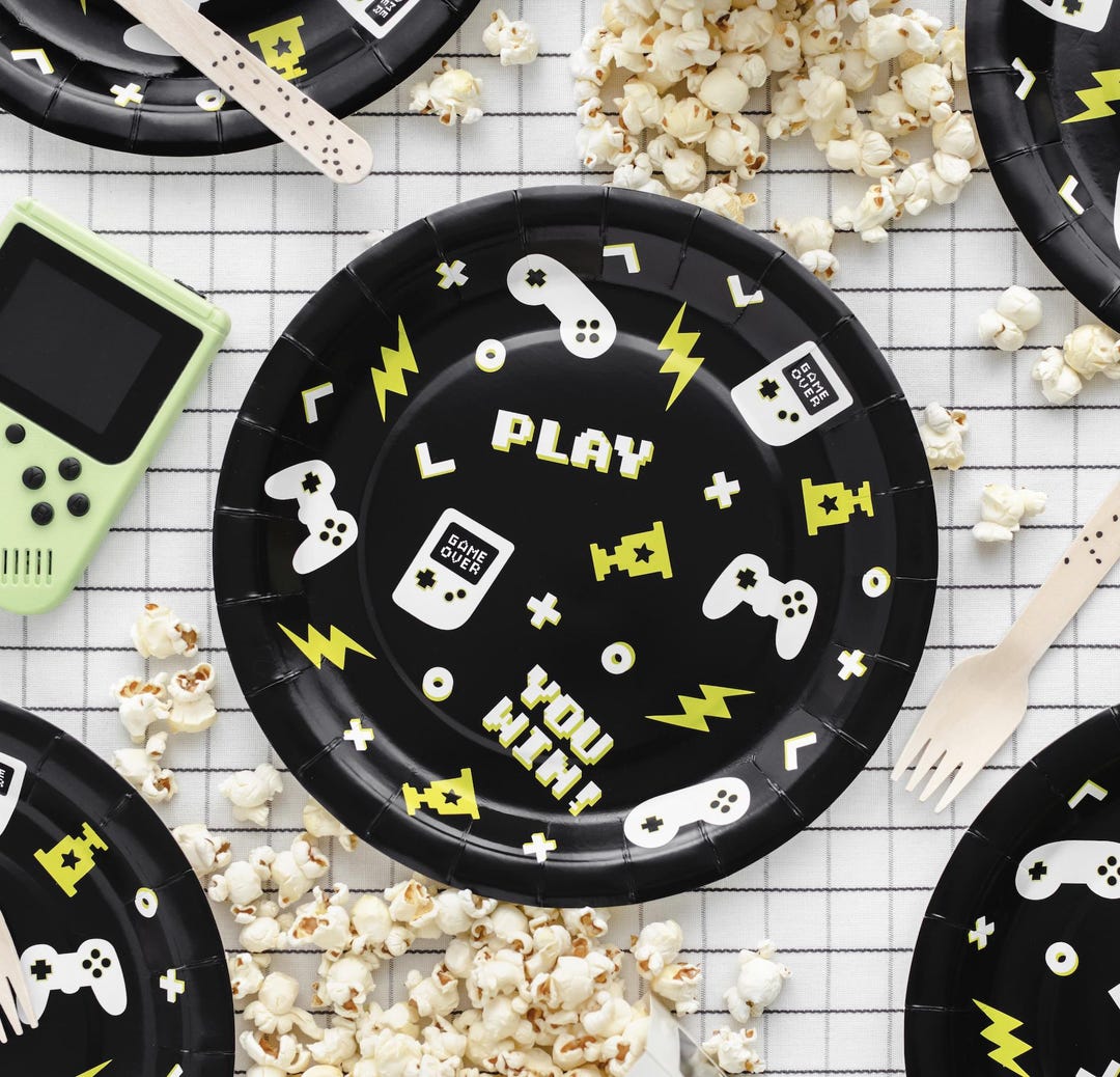 Video Game Party Plates 6ct - Gamer Party Supplies, Gaming Birthday ...