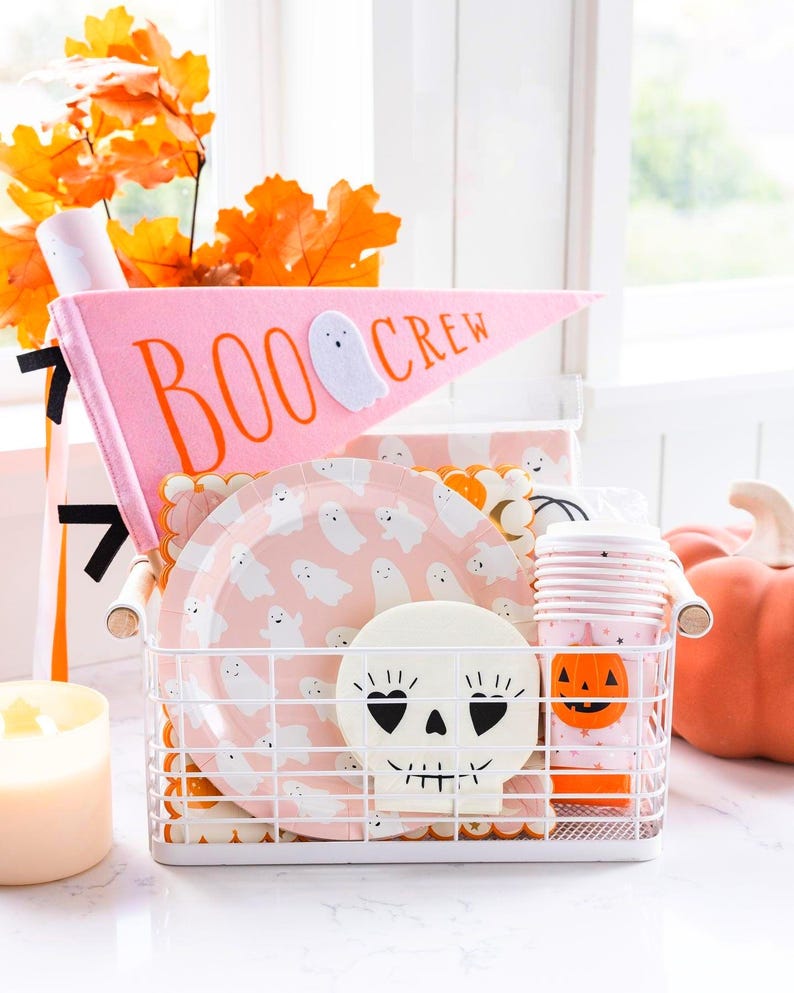 Scattered Ghosts Paper Plates – 8 Halloween Party Plates, Kids Boo ...