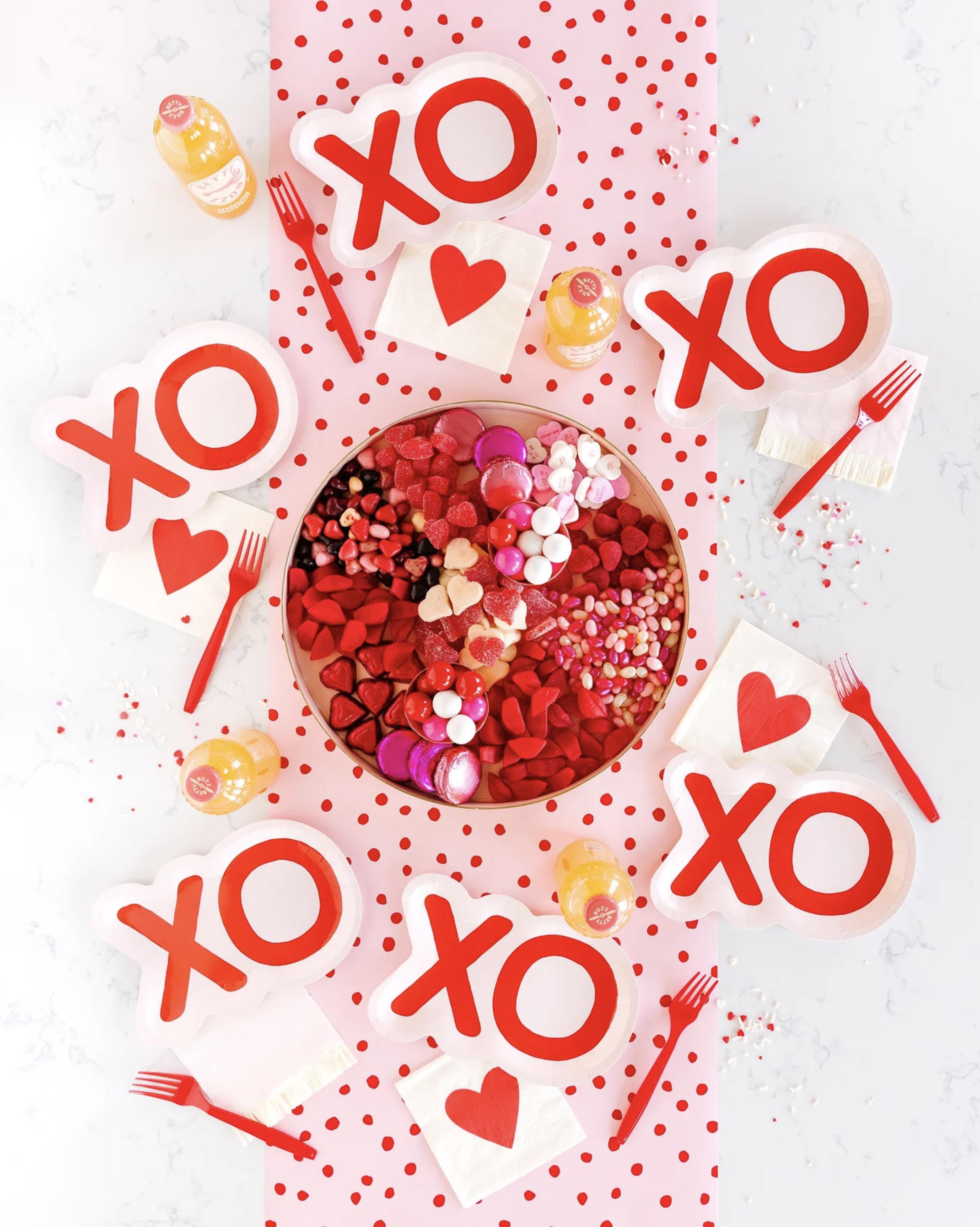 XOXO Party Plates - Valentines Day Paper Plates, Valentine Bachelorette ...