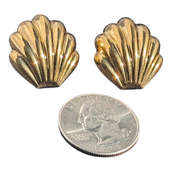 Vintage Monet Gold Tone Shell Shape Earrings Pierced - Gem