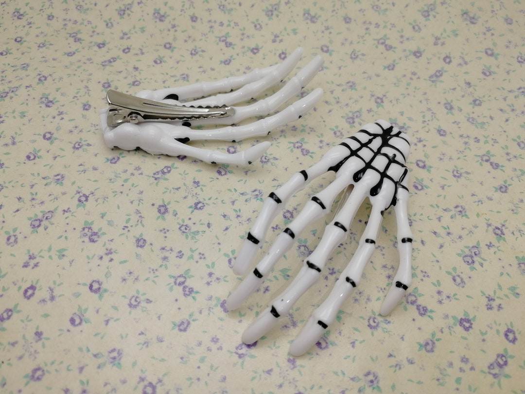 Plastic Halloween Bleeding Skeleton Hand Alligator Hair Clip , White ...
