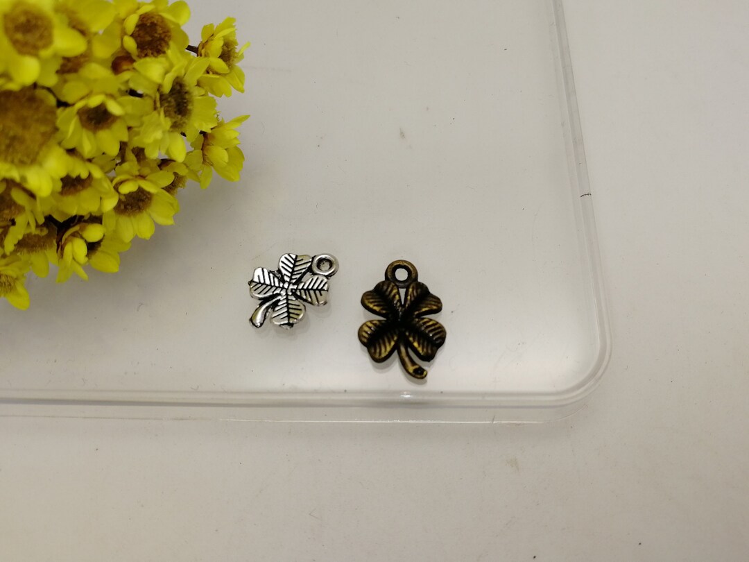 30/100 Piece Metal Shamrocks Four Leaf Clover Foliage Pendant Necklace ...