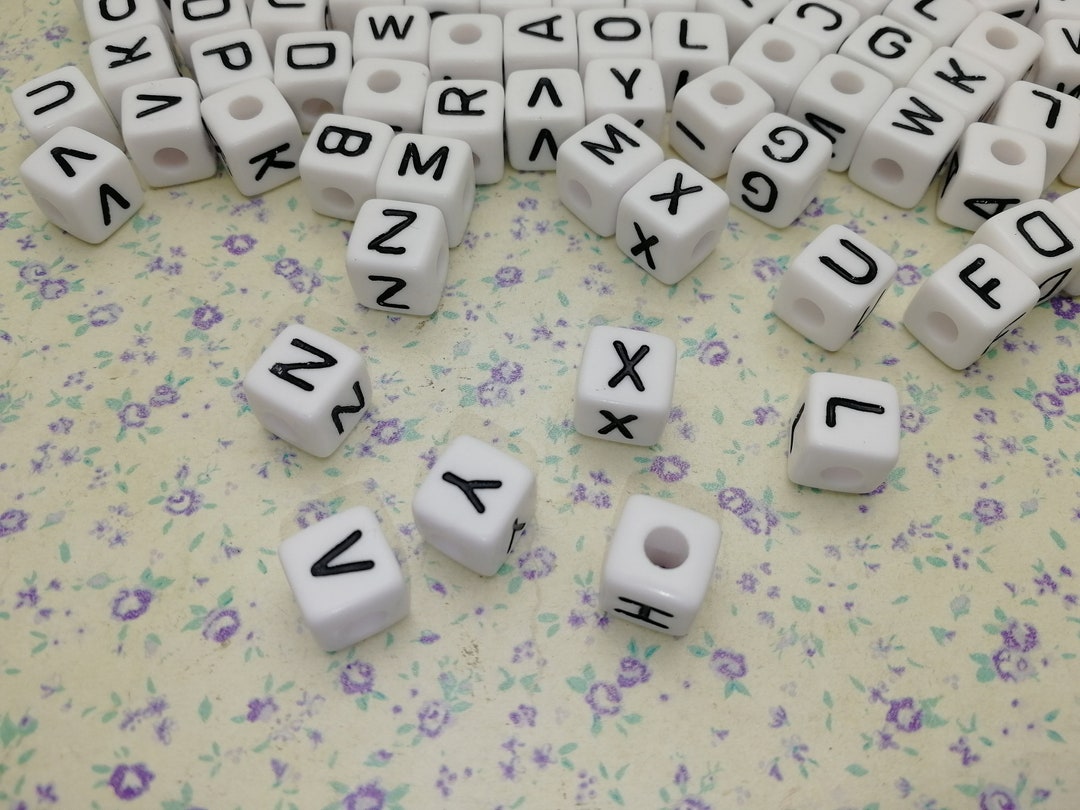 100 Pieces 10 Mm Plastic White Color Square Cube Bead Alphabet Letter ...