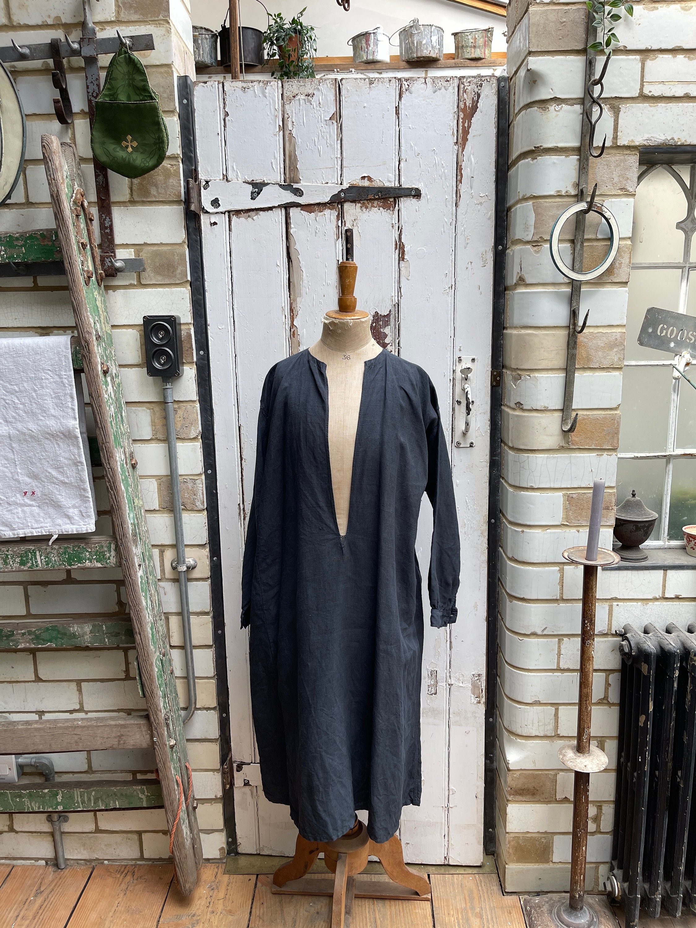 ARTS&SCIENCE Big Button Side Tuck Dreps ARTS&SCIENCE Big Button Side Tuck Dreps