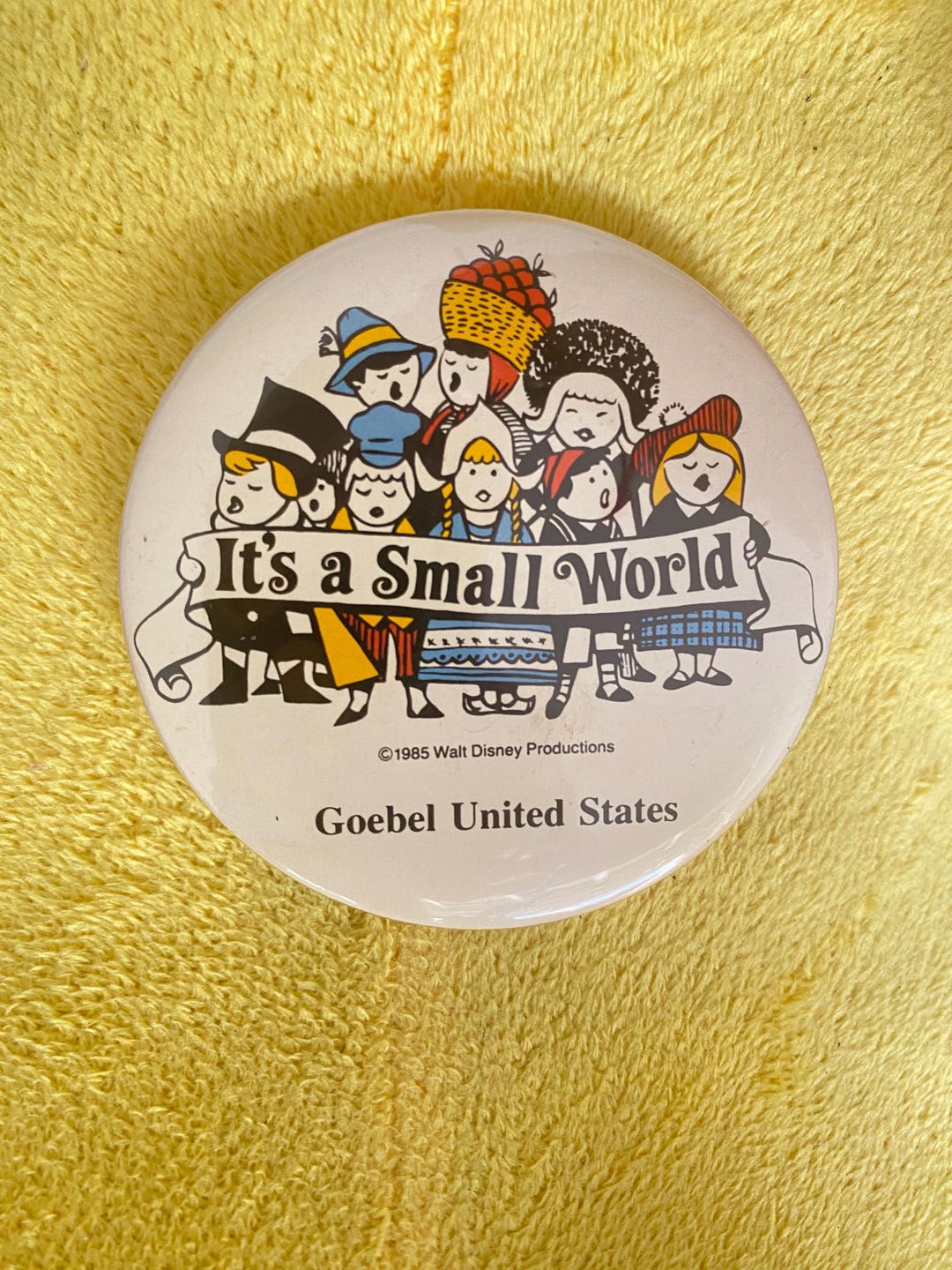 It’s a Small World Woalt Disney 1985 Big Pinback. - Etsy