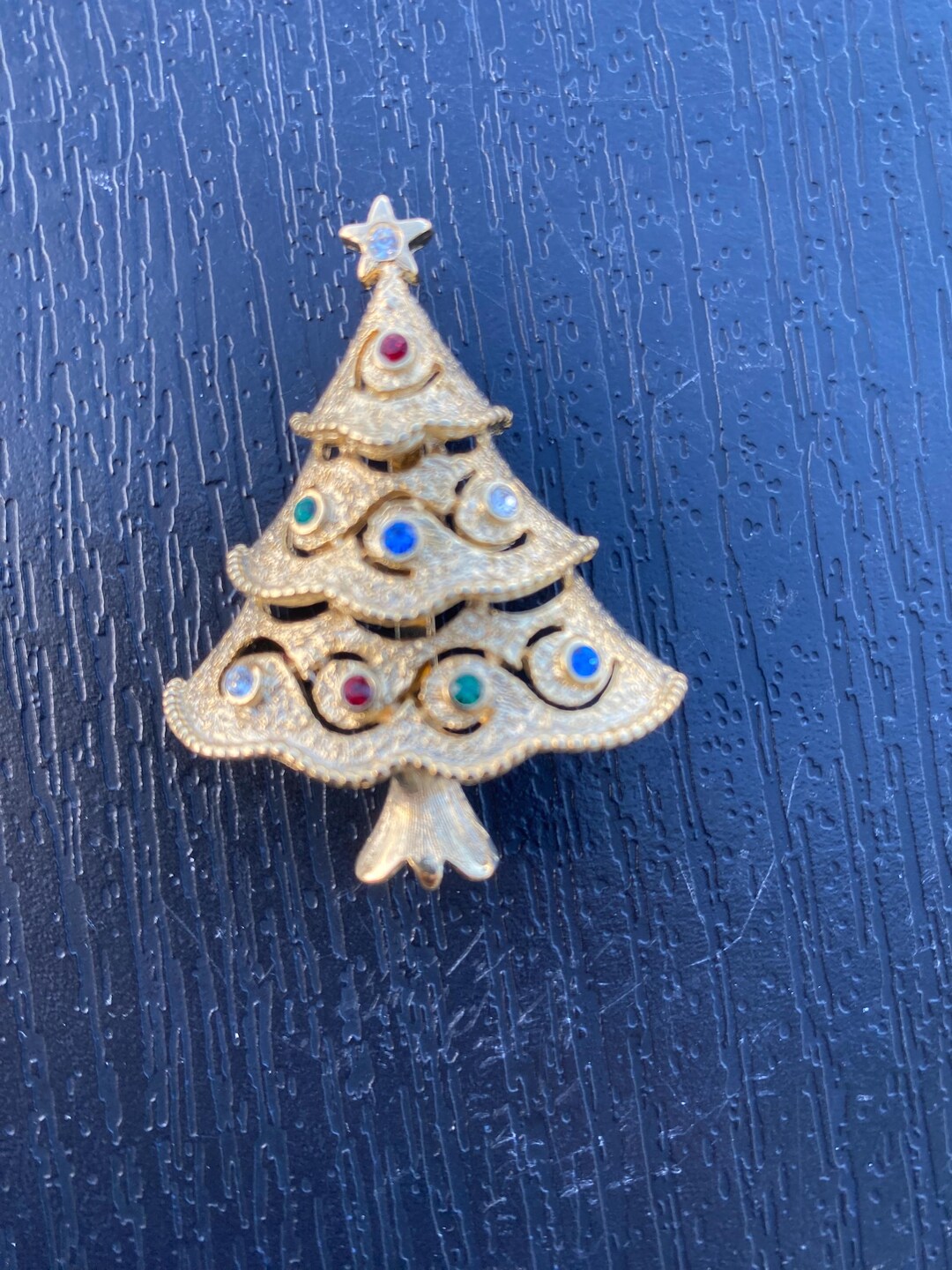 Vintage Gold Tone Textured Christmas Tree Brooch Pin Signed JJ Multi ...