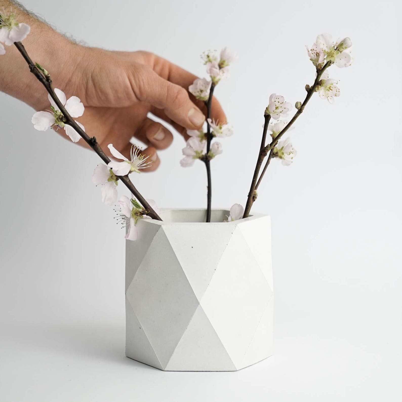 ORE IN WHITE Geometric Concrete Vase Planter Pot - Etsy Canada