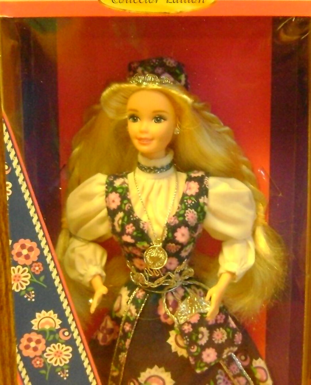 Vintage Norwegian Barbie / Dolls of the World Collection / NIB / 1995 ...