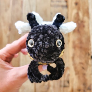 Velvet Bumble Bee Plushie: Soft Crochet Bee Stuffy, Nursery Decor - Etsy