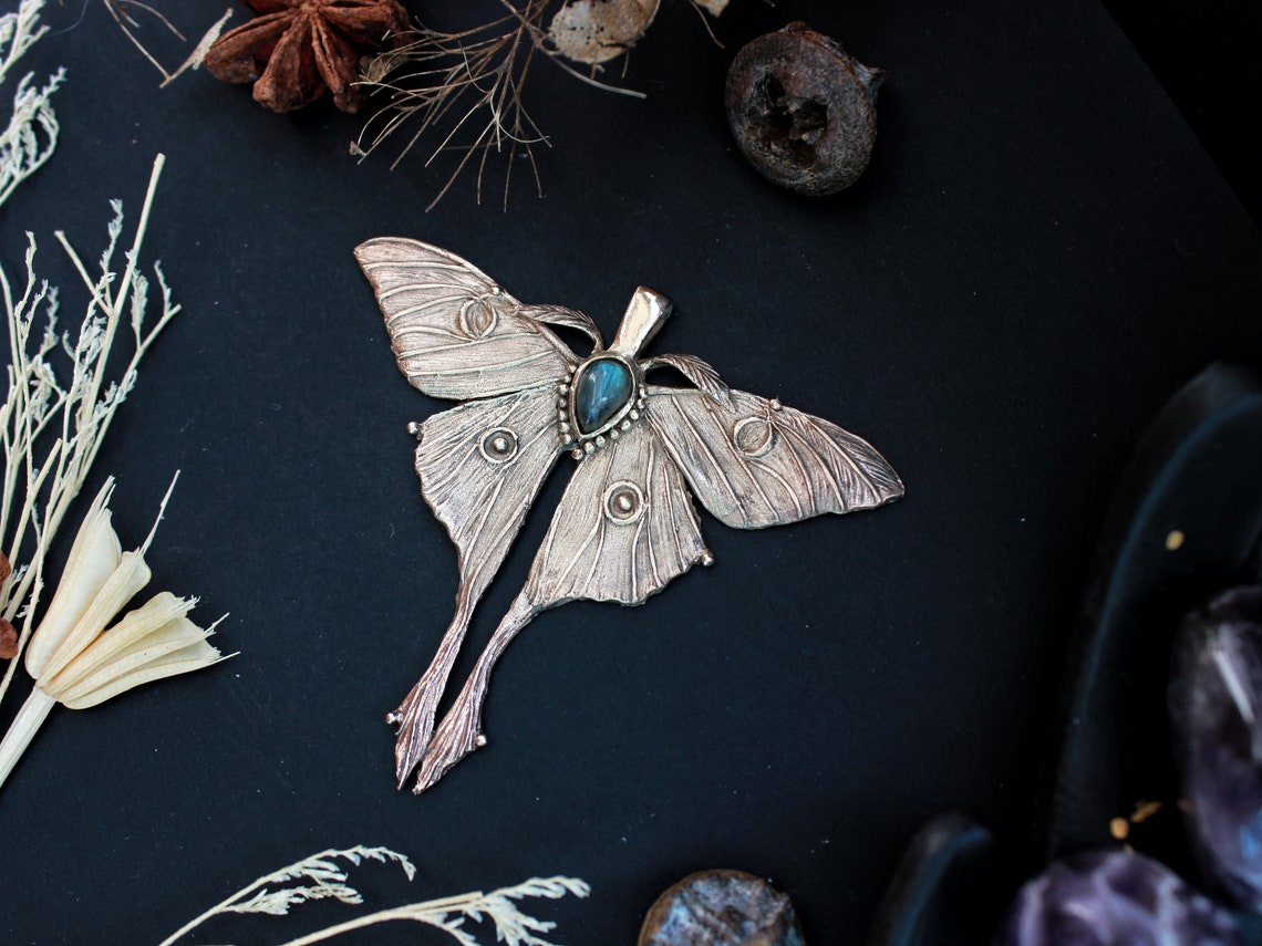Luna Moth Pendat Designe Pendat With Labradorite - Etsy