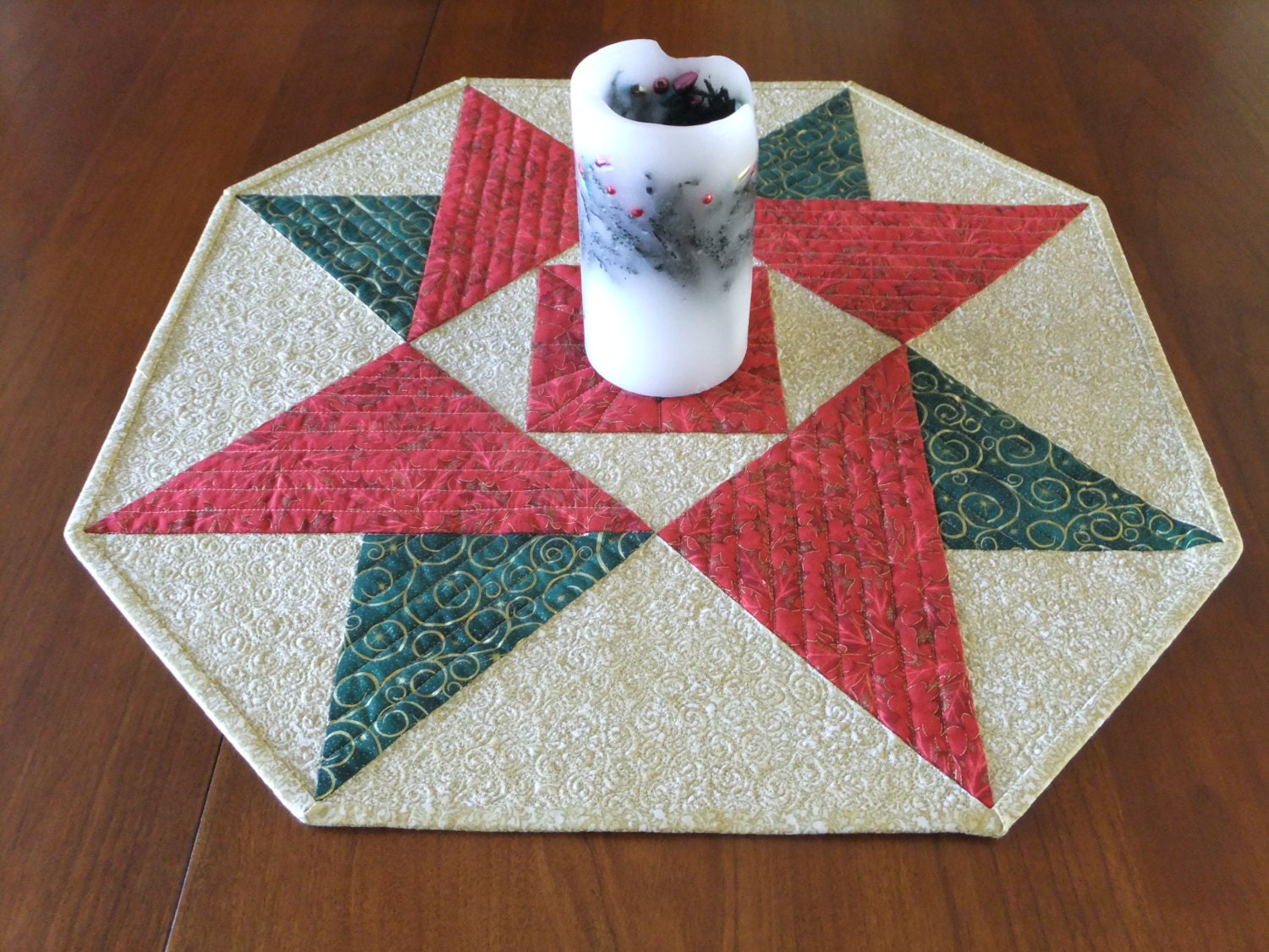 Christmas Star Table Quilt, Table Topper, Christmas Table Topper ...