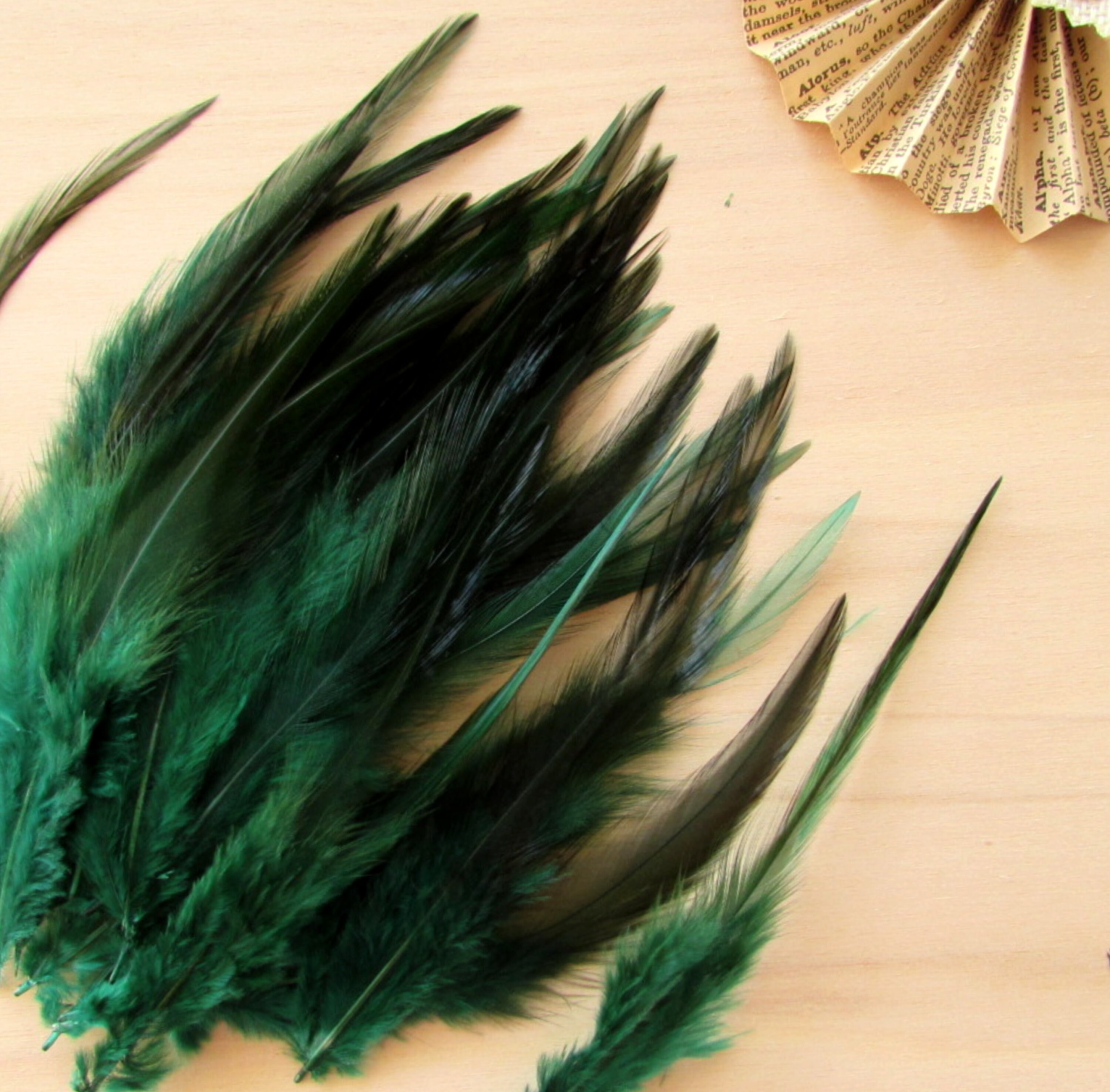 20 Medium size dark green natural feathers for millinery and | Etsy
