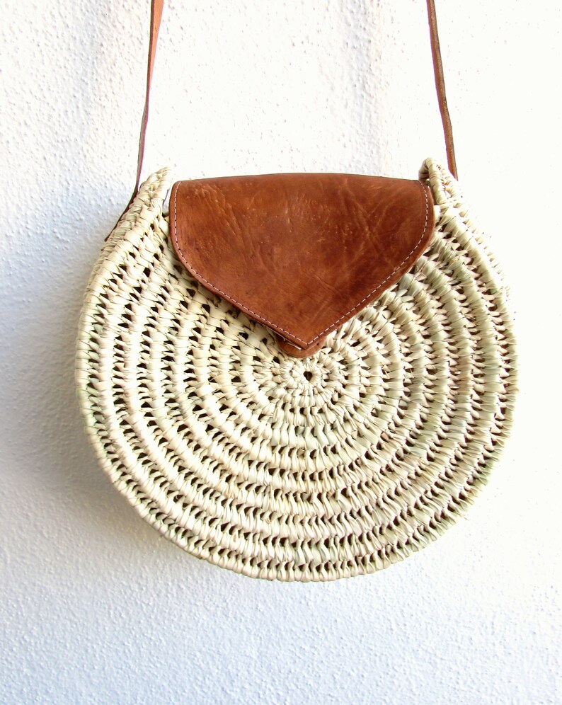 Round Straw Handbag With Leather Straps | semashow.com