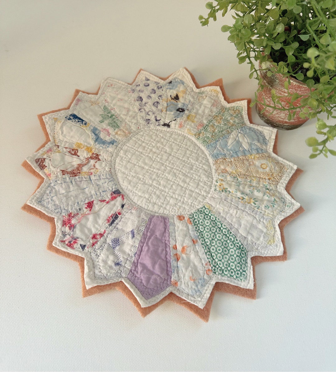 Vintage 1940s Dresden Plate Quilt Candle Mat - Centerpiece Table Mat ...