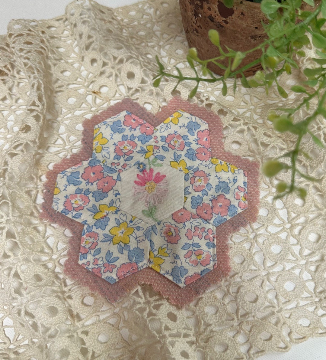 Hexagon Mug Rug Candle Mat or Centerpiece Doily Wool Backing Vintage ...