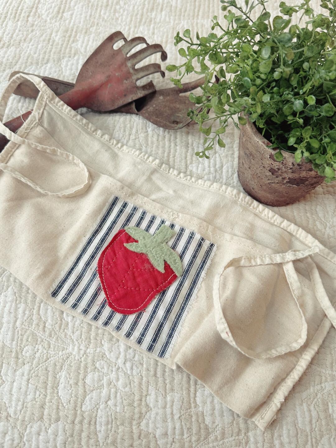 Vintage Strawberry Gardening Apron - the Cutest Vintage Red Quilt ...