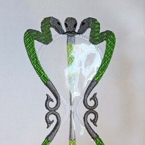 Hourglass With Snakes Applique / Embroidery Design / Bookshelf Quilt ...