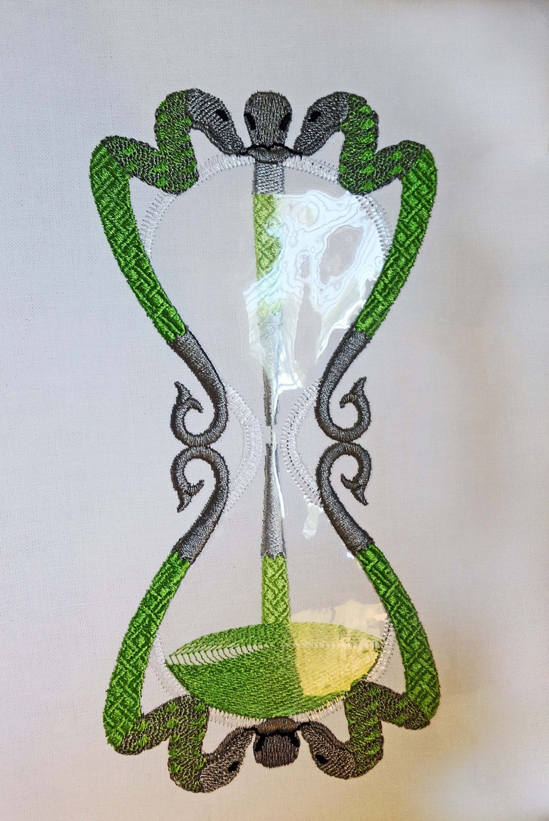 Hourglass With Snakes Applique / Embroidery Design / Bookshelf Quilt ...